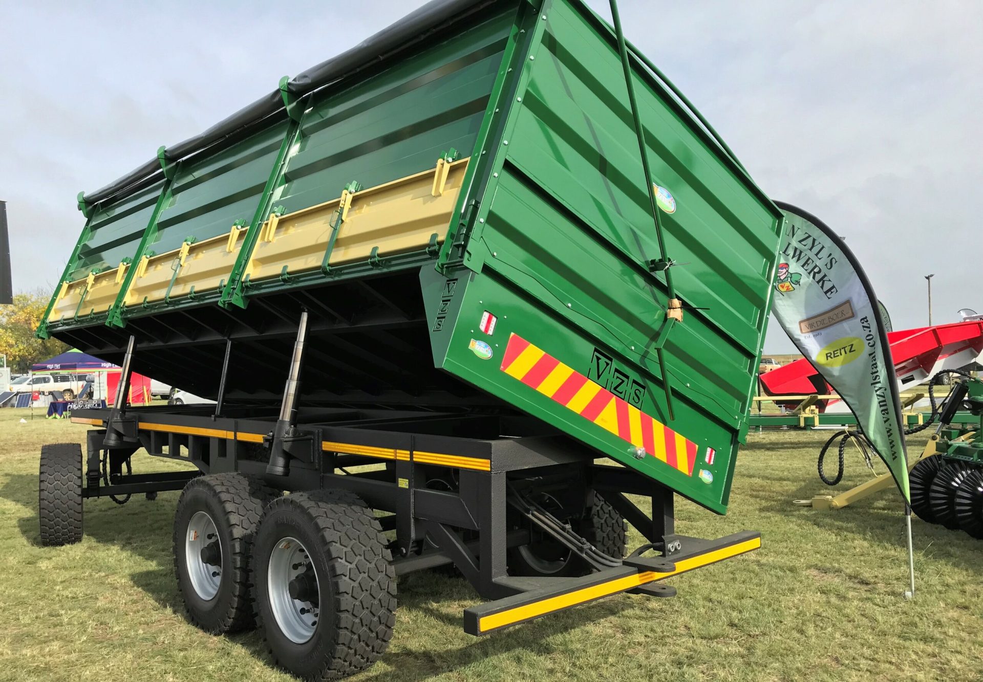 Side Tipper 20T - Van Zyl Staal